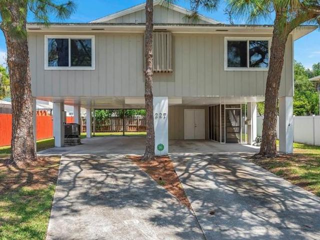 227 84th Ave NE, Saint Petersburg, FL 33702