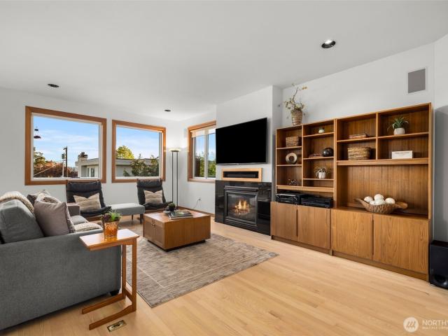 227 8th Avenue