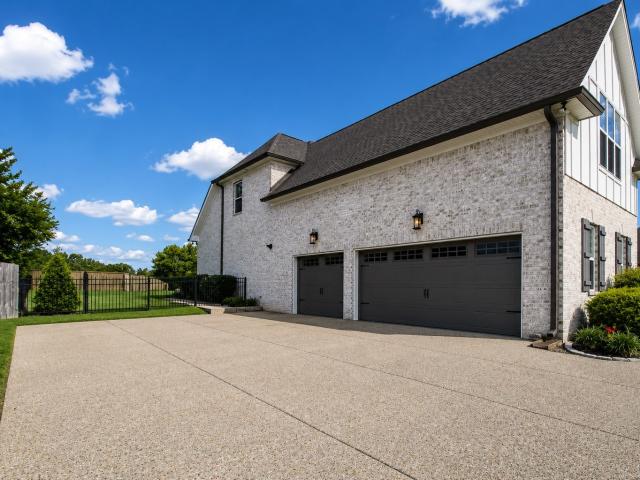 227 Amana Dr