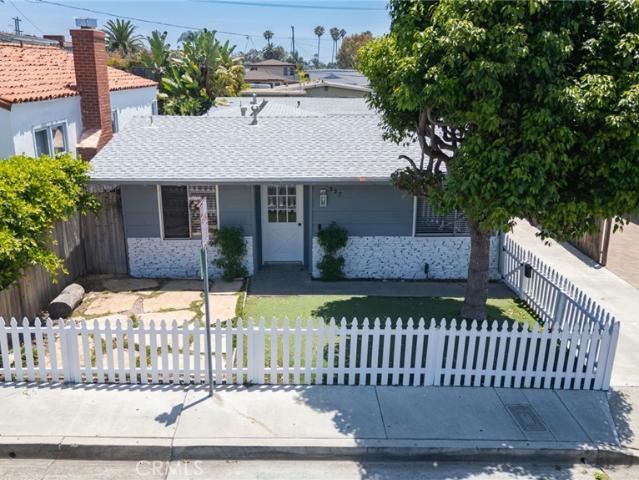 227 Avenida Victoria