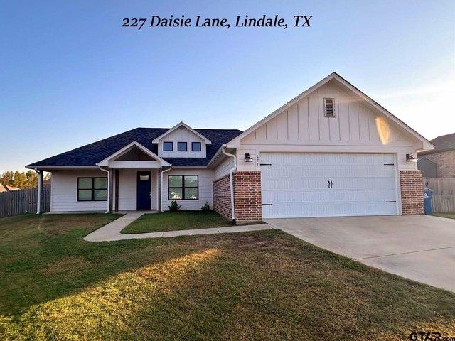 227 Daisie Ln, Lindale, TX 75771