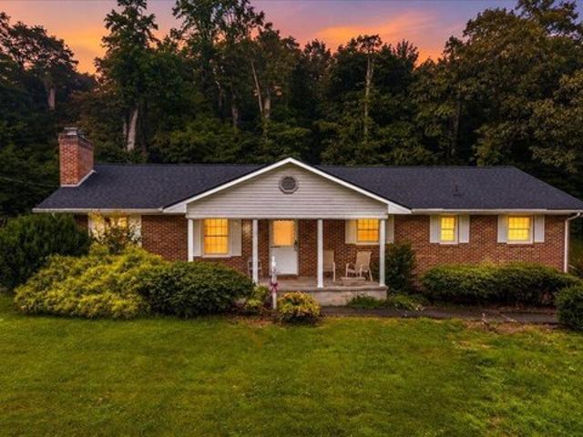227 Fairway Dr, La Follette, TN 37766
