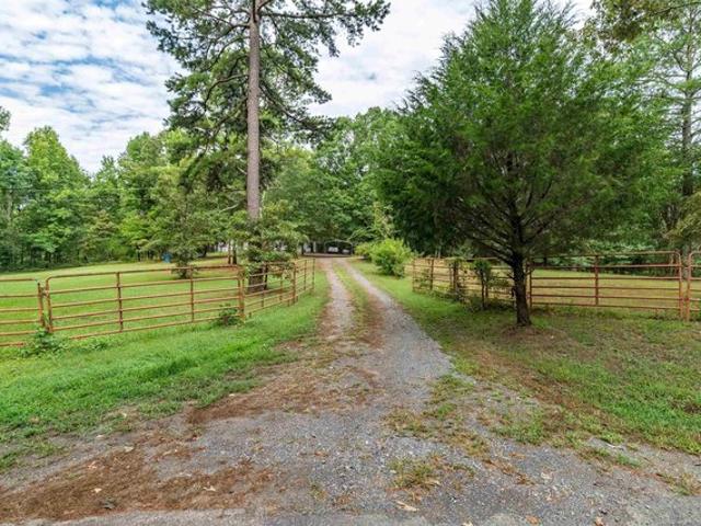 227 Hassin Rd, Pearcy, AR 71964