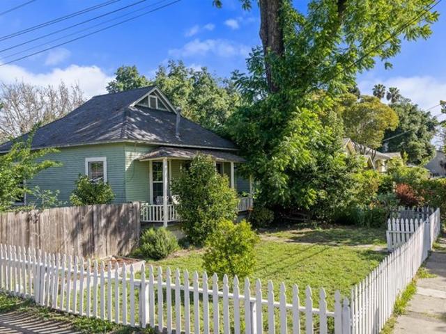 227 Hewett St, Santa Rosa, CA 95401