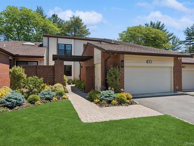 227 Ibis Ct, Manhasset, NY 11030