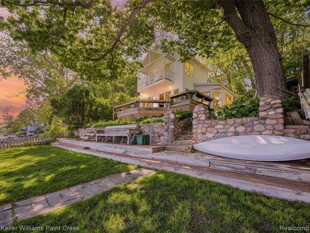 227 Ora Rd, Oxford Township, MI 48371