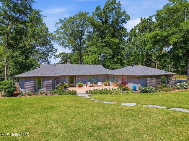 227 Lakeshore Drive
