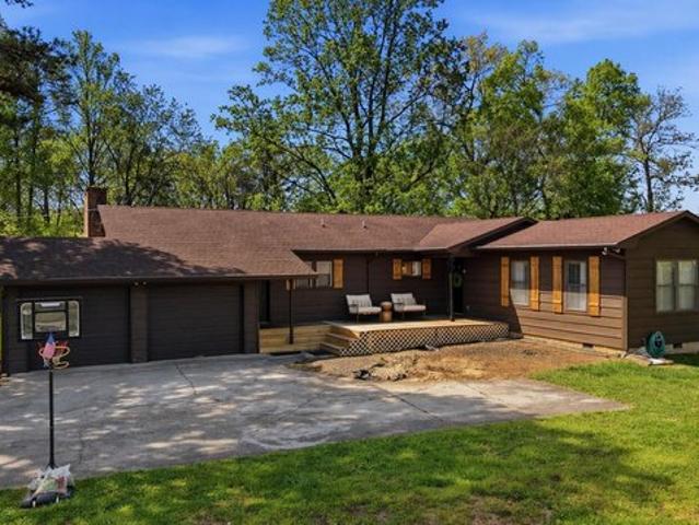 227 Leniz Dr, Maryville, TN 37803