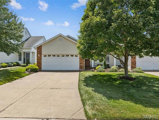 227 Maryland Dr Unit 30A, O'Fallon, MO 63366