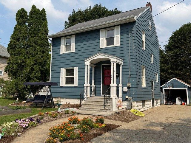 227 N Bowen St, Jackson, MI 49202