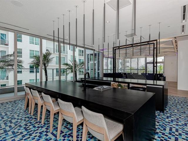 227 NE 2nd St Apt 2206, Miami, FL 33132