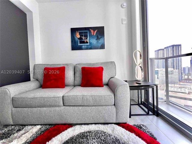 227 NE 2nd St Apt 2308, Miami, FL 33132