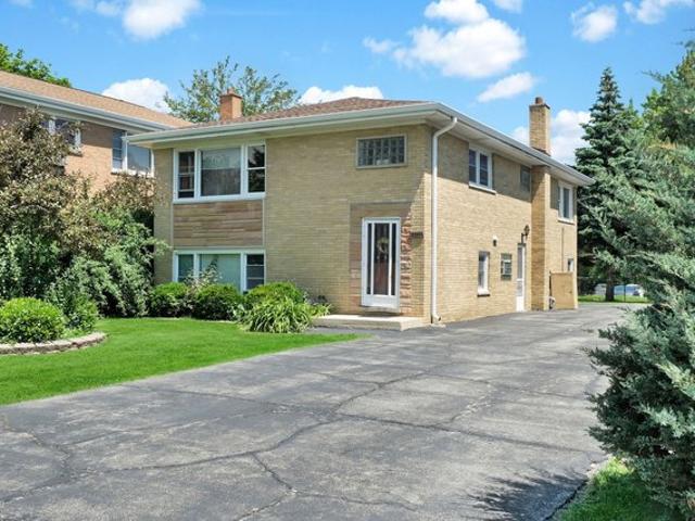 227 S Hale St, Addison, IL 60101