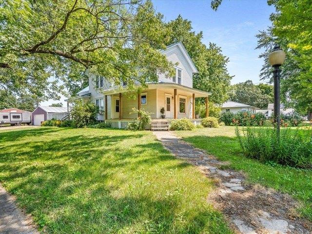 227 South St, Franklin Grove, IL 61031