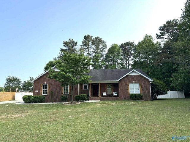 227 SE Helms Rd, Union Grove, AL 35175