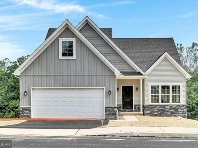 227 Pilgrim Dr, Lancaster, PA 17603