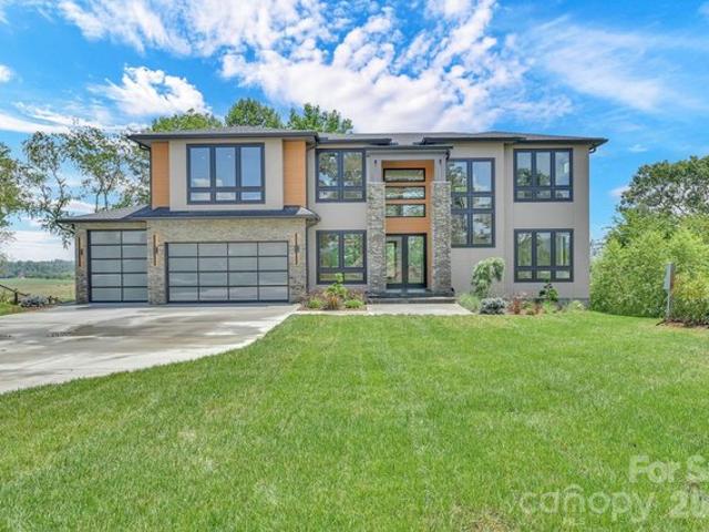 227 Pisgah Ridge Trl, Mills River, NC 28759