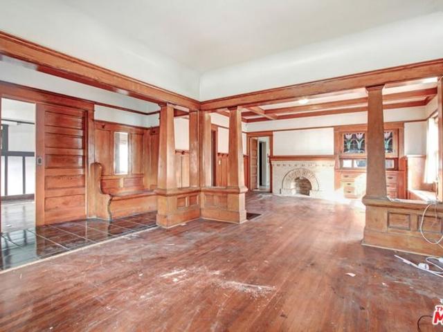 227 W 52nd St, Los Angeles, CA 90037