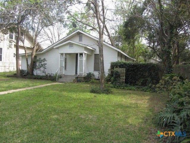 227 W End St, Goliad, TX 77963