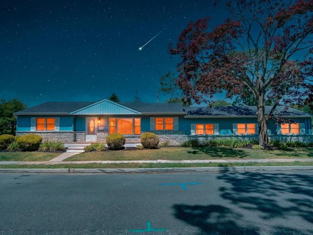 227 W Glencove Ave