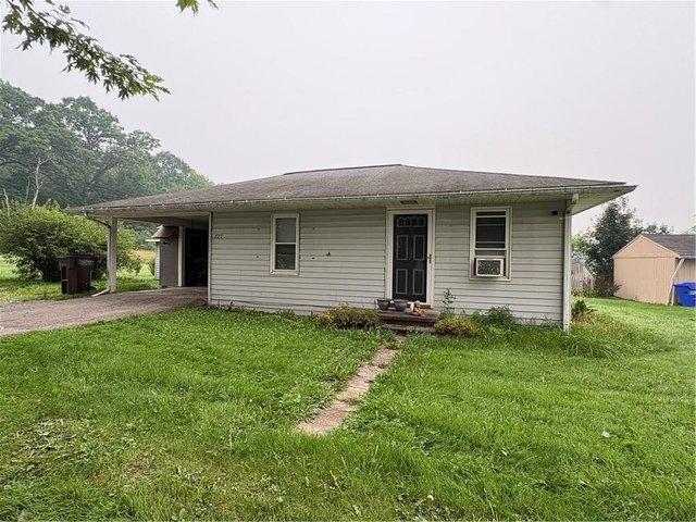227 W Henry St, Harrisville, PA 16038
