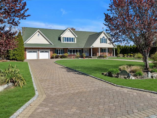 227 W Islip Road