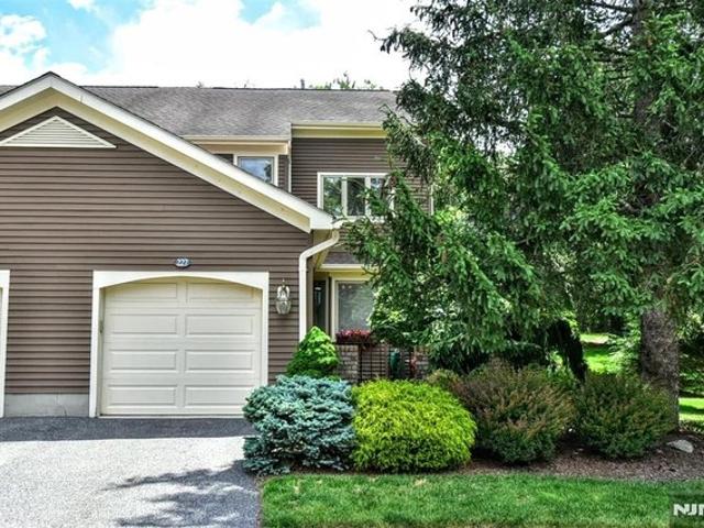 227 Westervelt Ln, Mahwah, NJ 07430