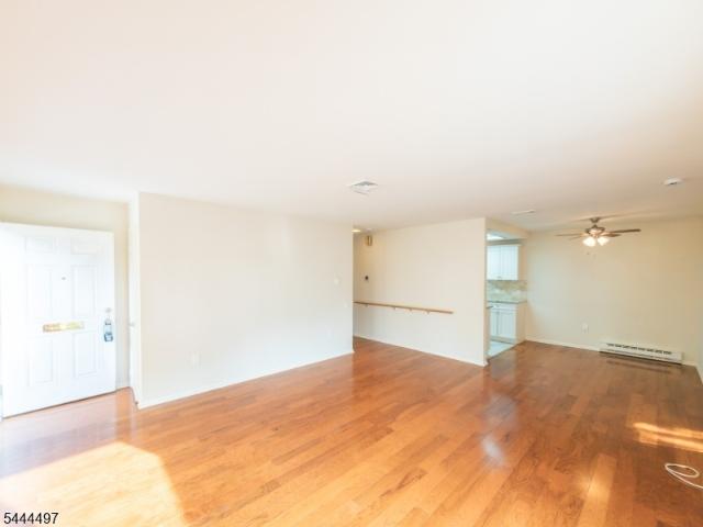 227A Manchester Ln