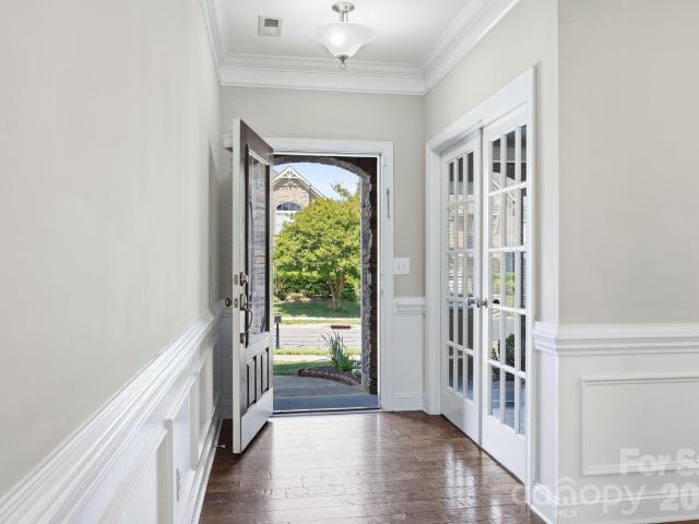 2284 Barrowcliffe Drive NW