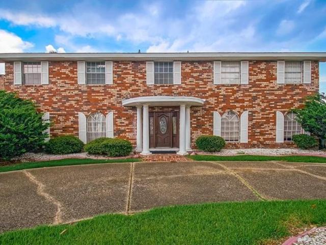 2284 Colombo Dr, Harvey, LA 70058