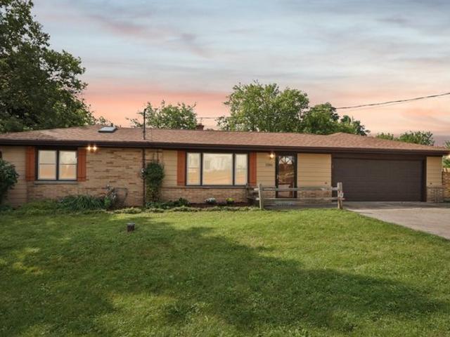 2285 N 166th St, Brookfield, WI 53005