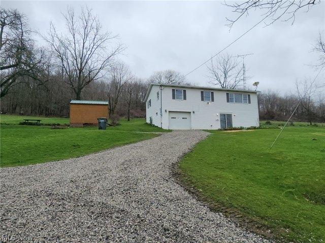 2286 Stonecreek Rd SW, New Philadelphia, OH 44663