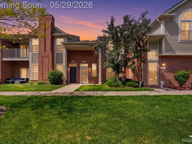 2287 Leighton Dr, Shelby Township, MI 48317