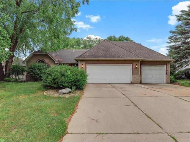2287 Snowshoe Ln E, Maplewood, MN 55119
