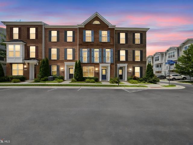 22883 Eileen Square