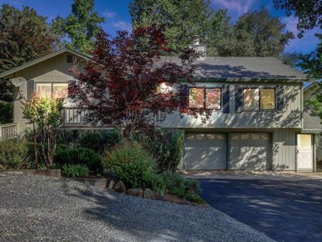 22882 Sunset Ridge Dr, Auburn, CA 95602