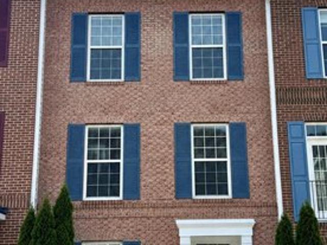 22885 Eileen Sq, Sterling, VA 20166