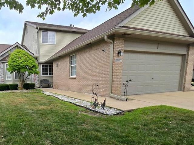 22897 Woodcreek Dr, Taylor, MI 48180