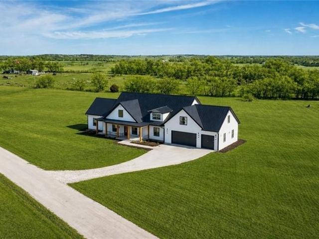 22805 S Bethel Rd, Pleasant Hill, MO 64080