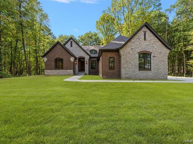 2280 Heidi Dr, Addison Township, MI 48370