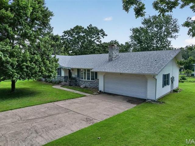 22818 Pioneer Dr, Lebanon, MO 65536