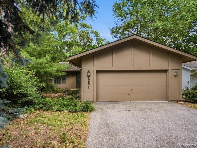 2281 Forest Gln, West Bloomfield Township, MI 48324