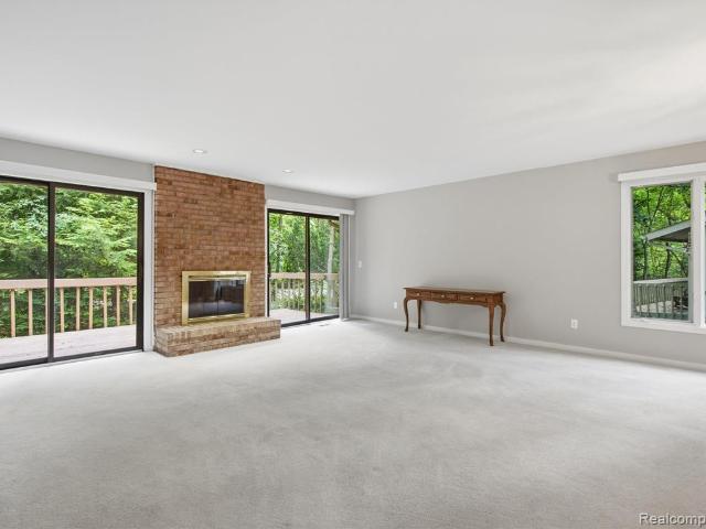 2281 Forest Glen