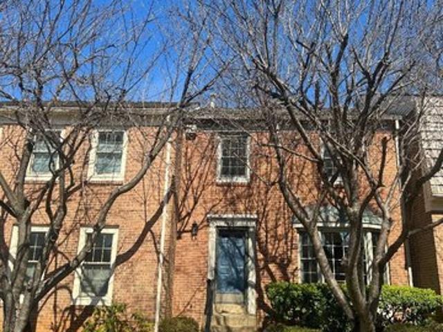 2281 Idylwood Station Ln, Falls Church, VA 22043