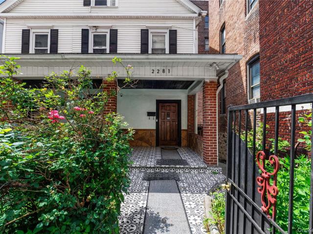 2281 Loring PL