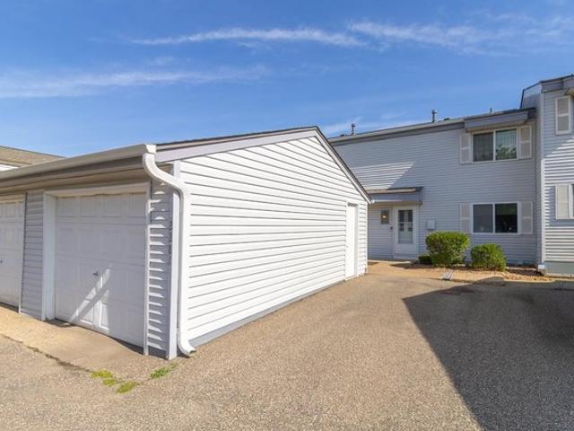 2281 Pond Ave E, Maplewood, MN 55119