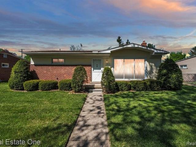 22823 N Brookside Dr, Dearborn Heights, MI 48125