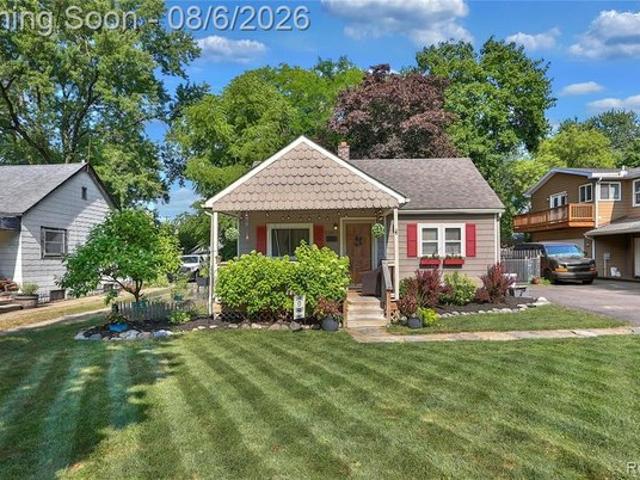 22820 Power Rd, Farmington, MI 48336