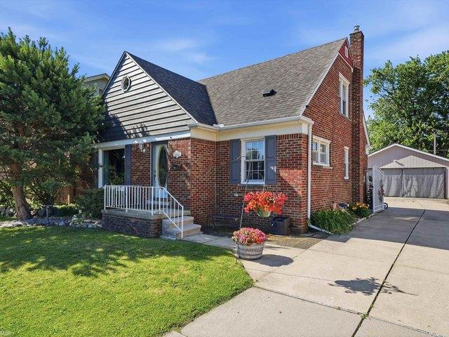 22820 Ridgeway St, Saint Clair Shores, MI 48080