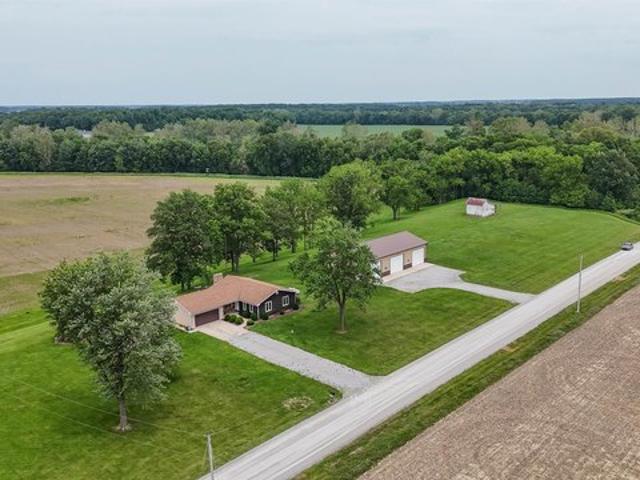 22825 Kammeyer Rd, Woodburn, IN 46797